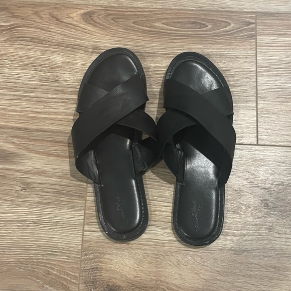 Universal Thread | Shoes | Universal Thread Black Sandels | Poshmark